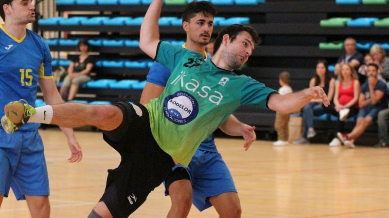 Un club histórico de balonmano, entrenando en un parque