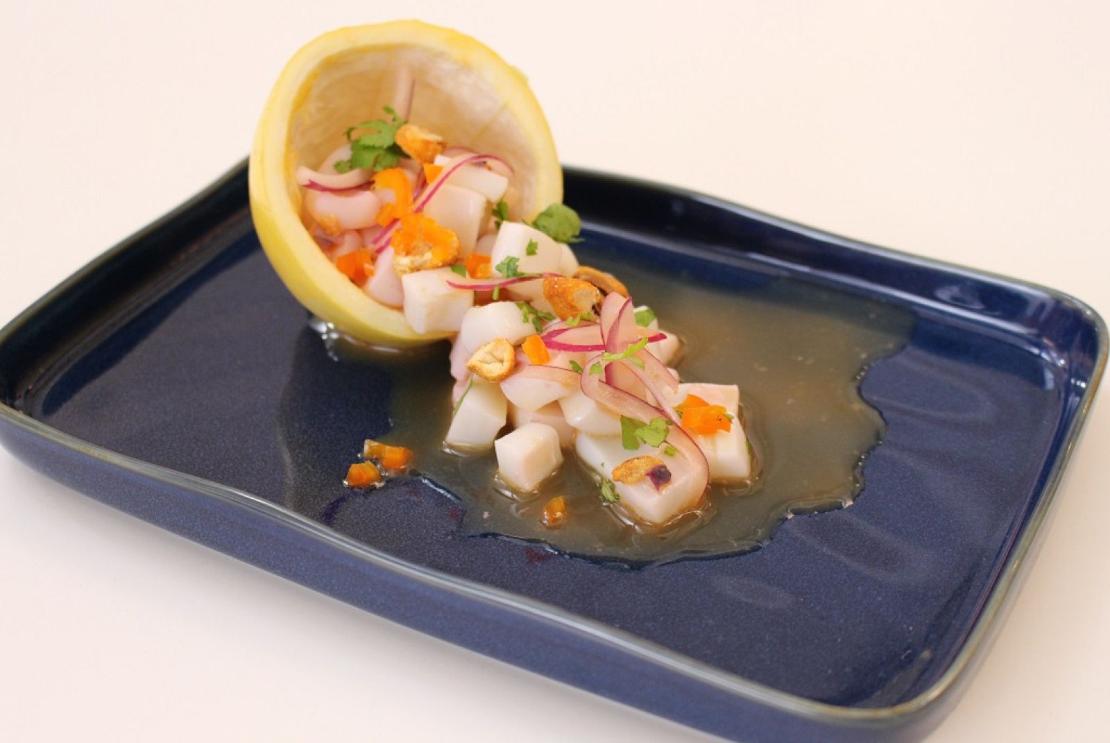 Ceviche de calamar con maracuyá