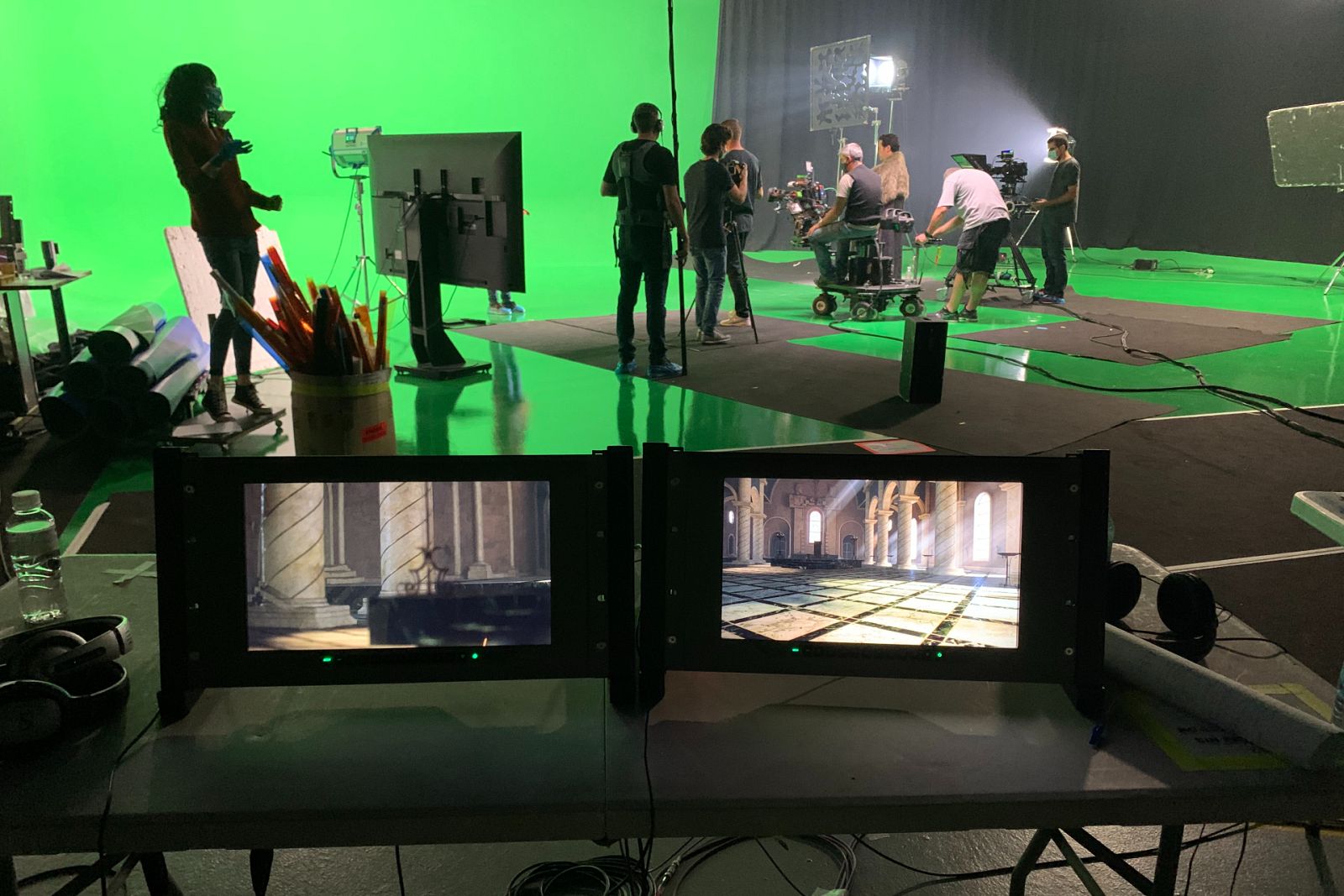 ¿Cómo se caracterizan los personajes de la hiperrealidad?