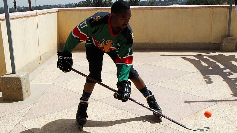 Jugar al hockey hielo en Kenia: la historia de Benjamin Mburu