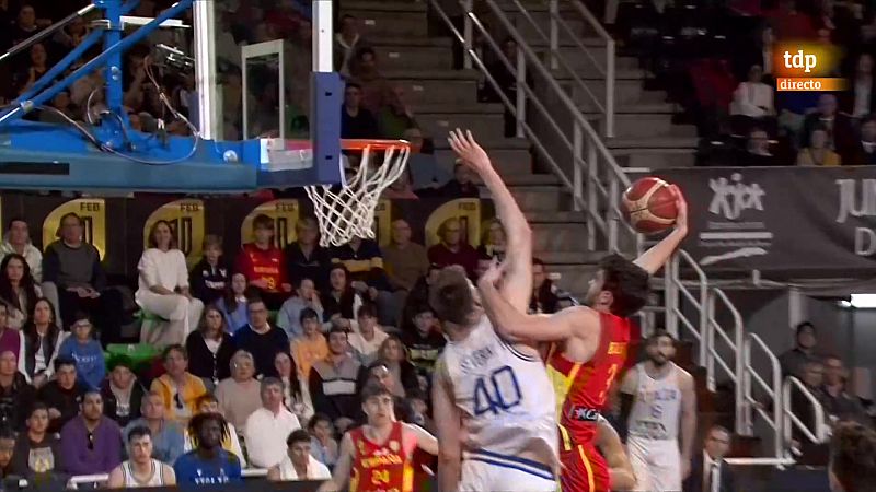 Baloncesto | Increíble mate de Busquets en las ventanas
