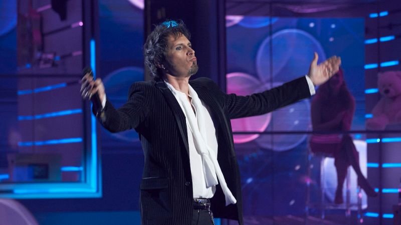 David Angulo canta a 'El amor de mi vida'