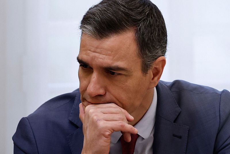 Qué dicen los gestos de Sánchez en su anuncio del adelanto electoral