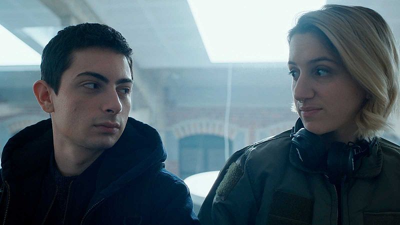 Schne Stalk Netflix Besetzung Fotos