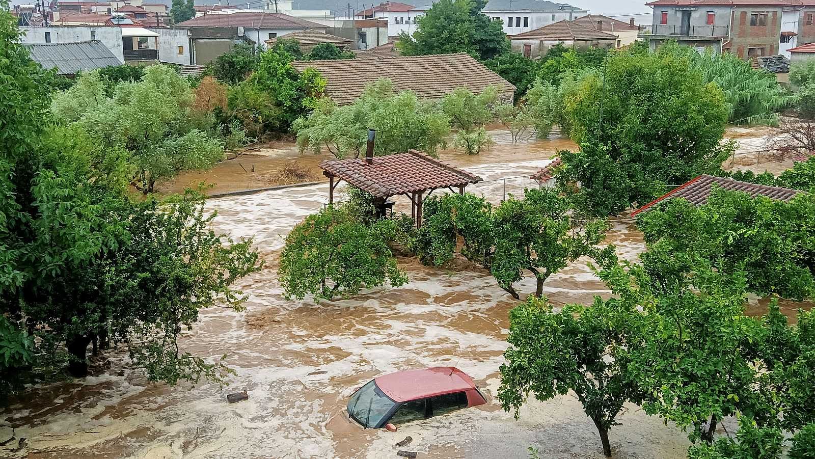 La tormenta 'Daniel', un fenómeno "inédito" que inunda pueblos en Grecia