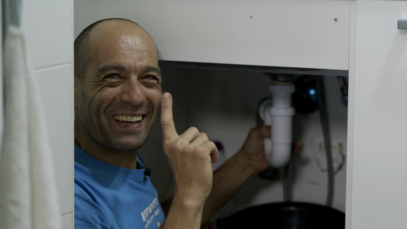 El fontanero en casa