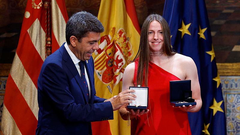 Alta Distinció per a les dos valencianes de la selecció de futbol ...
