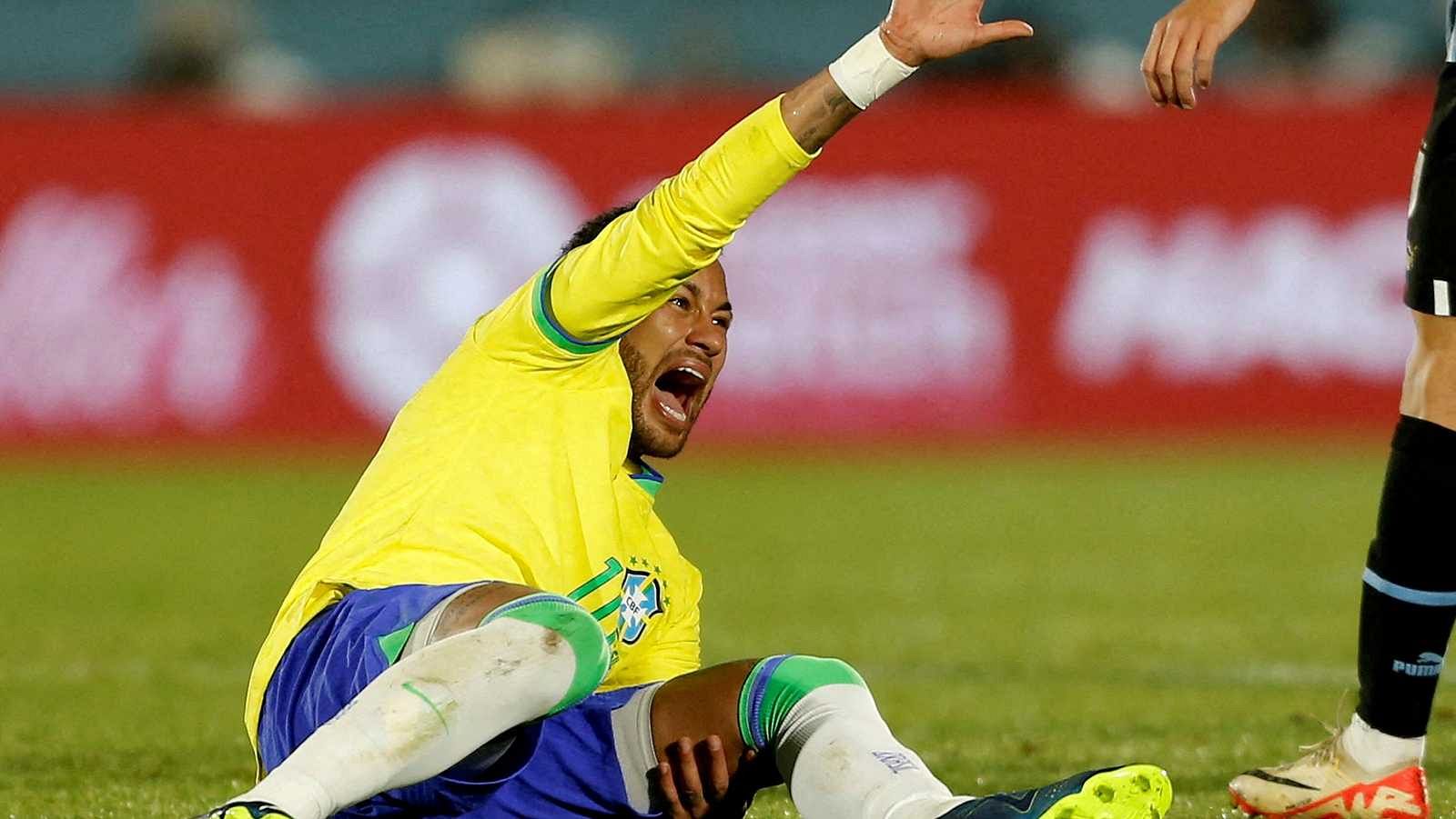 Neymar se rompe el ligamento cruzado y tendrá que pasar por quirófano