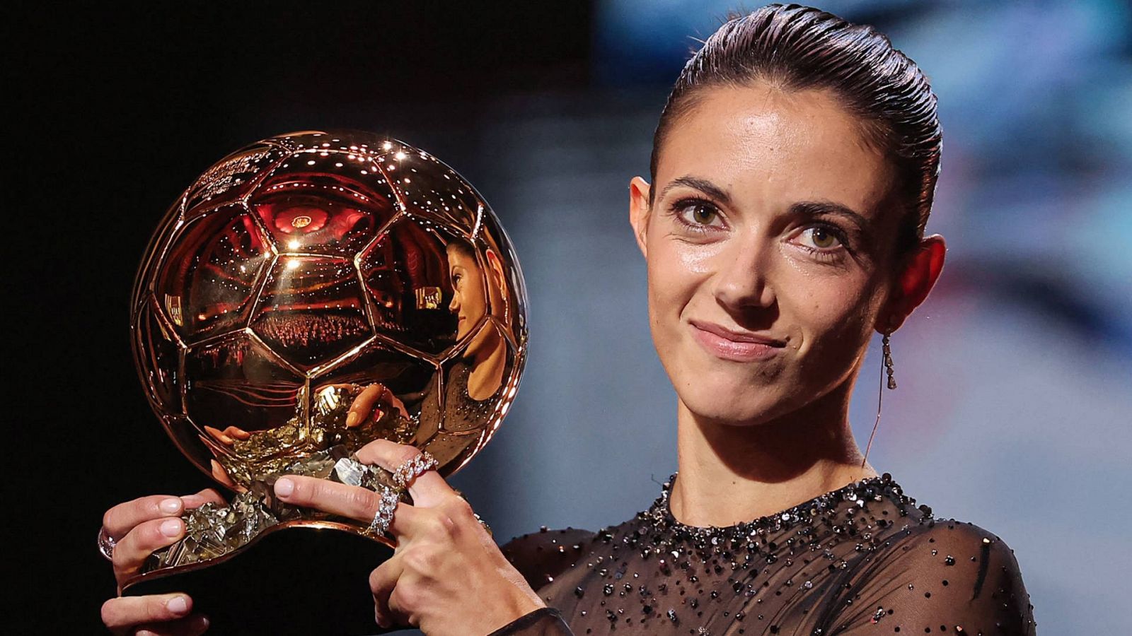 Aitana Bonmatí Balón De Oro Y 1ª Futbolista Con Un Año Perfecto